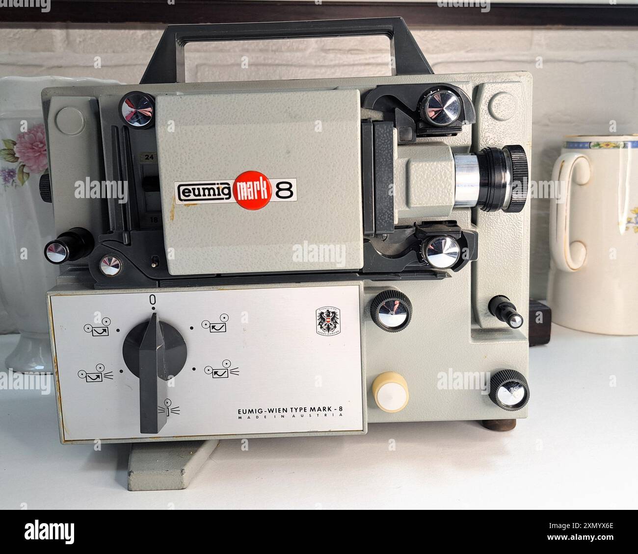 A vintage 8mm cine home movie projector Stock Photo - Alamy