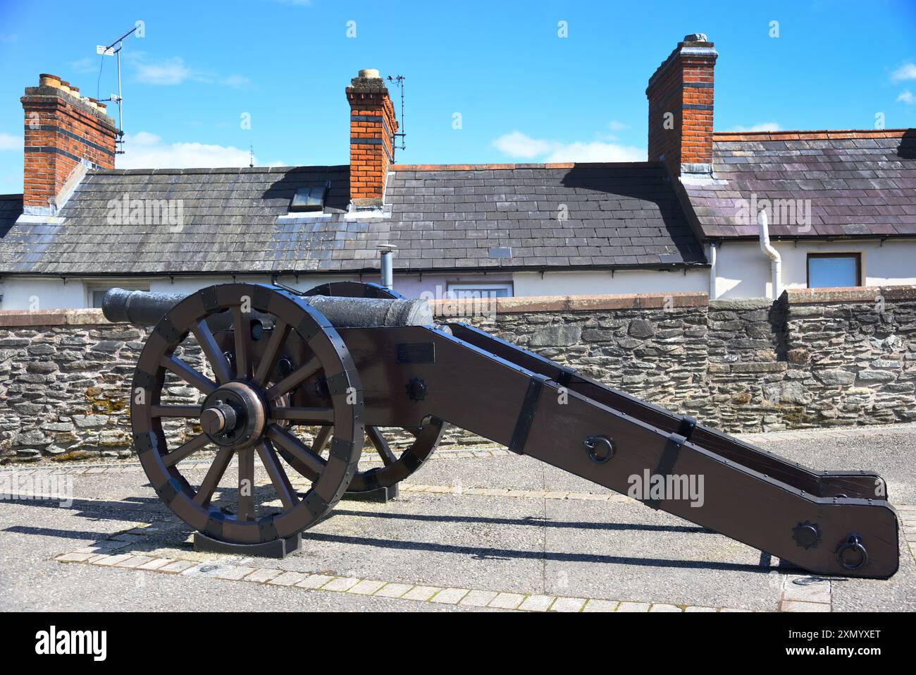 Derry cannons hi-res stock photography and images - Alamy