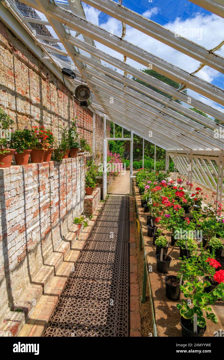 Lean glasshouse hi-res stock photography and images - Alamy