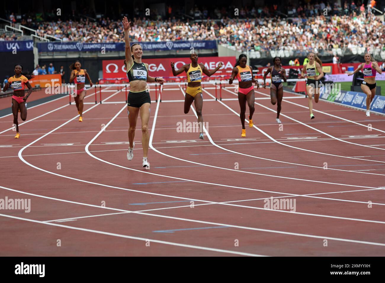 Femke BOL celebrating as she wins the 400m Hurdles in a meeting record at the London Diamond ...