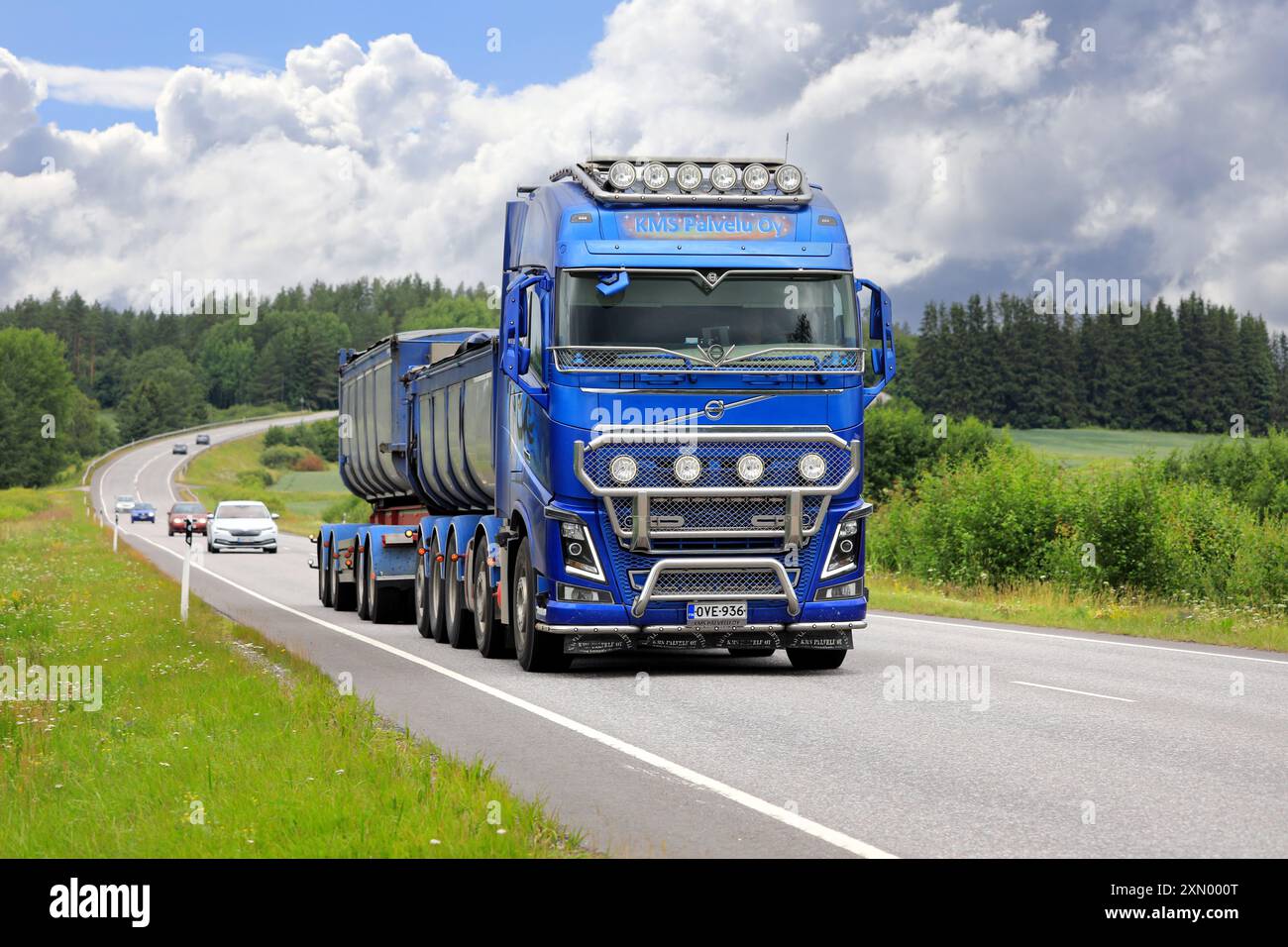 Beautifully customised blue Volvo FH16 truck cassette trailer of KMS ...