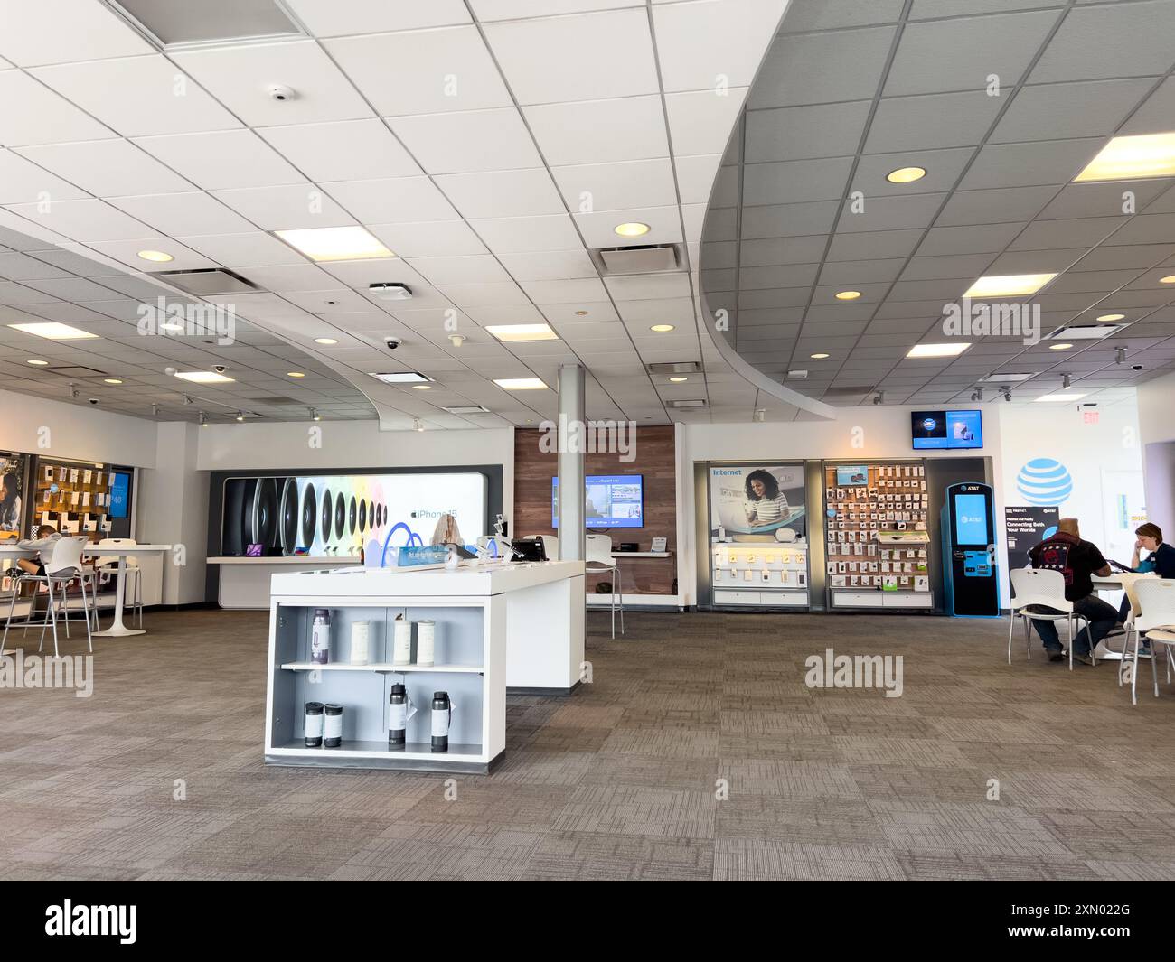 Modern Wireless Carrier Retail Store Interior Layout Stock Photo - Alamy