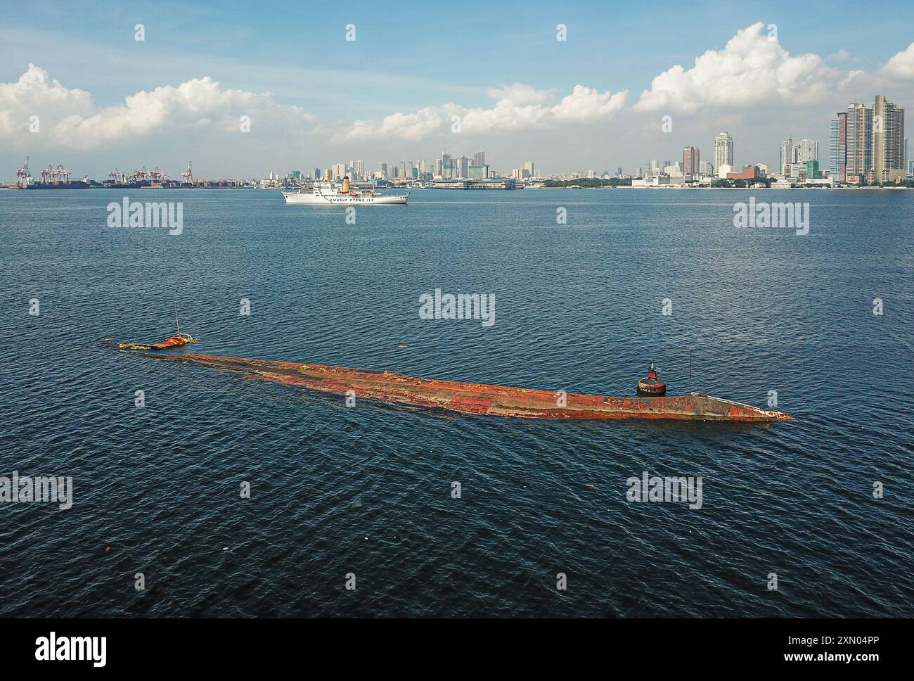 Manila bay ship wreck hi-res stock photography and images - Alamy