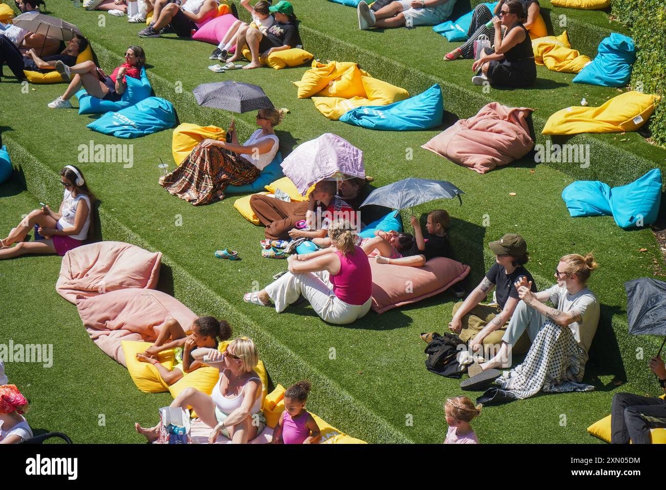 Heatwave 2024 sunbathing london hi-res stock photography and images - Alamy