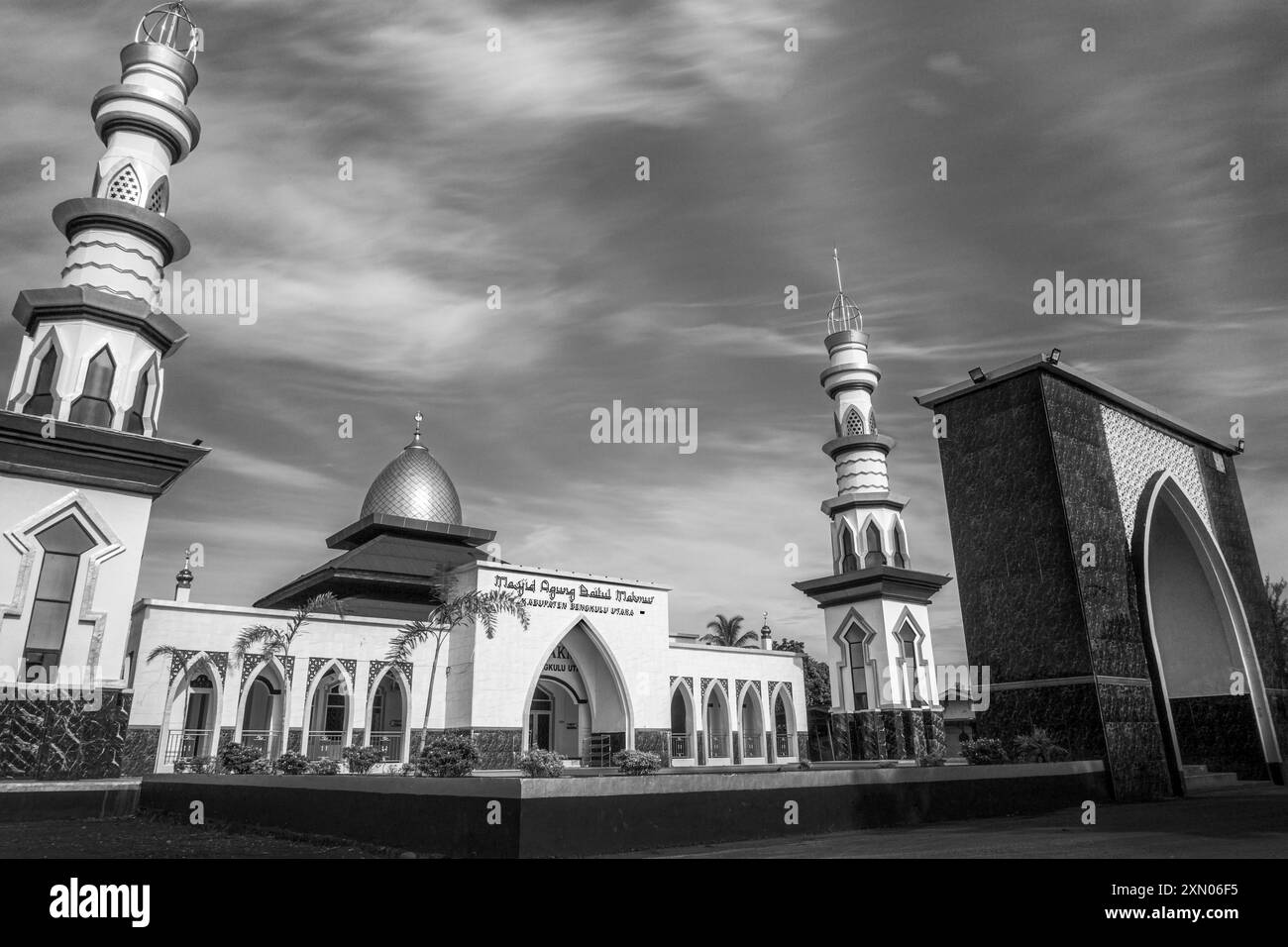Hills mountains green tropical Black and White Stock Photos & Images ...
