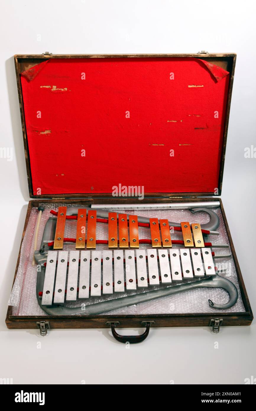 Bell Lyre, Bell Lyra, Marching Glockenspiel with two distinct metal ...