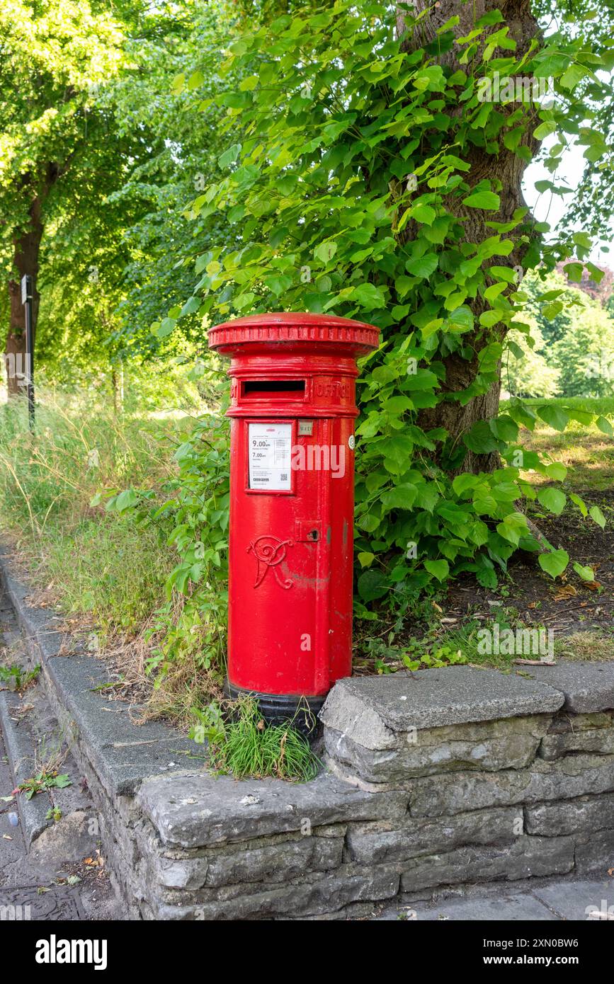 Victorian era post box hi-res stock photography and images - Alamy