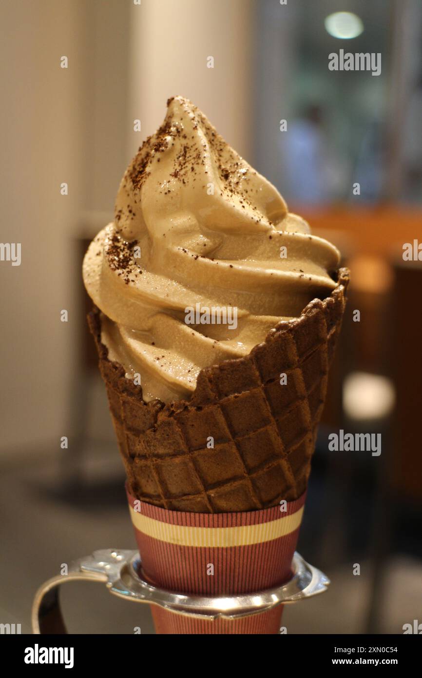 Serve cafe hi-res stock photography and images - Alamy