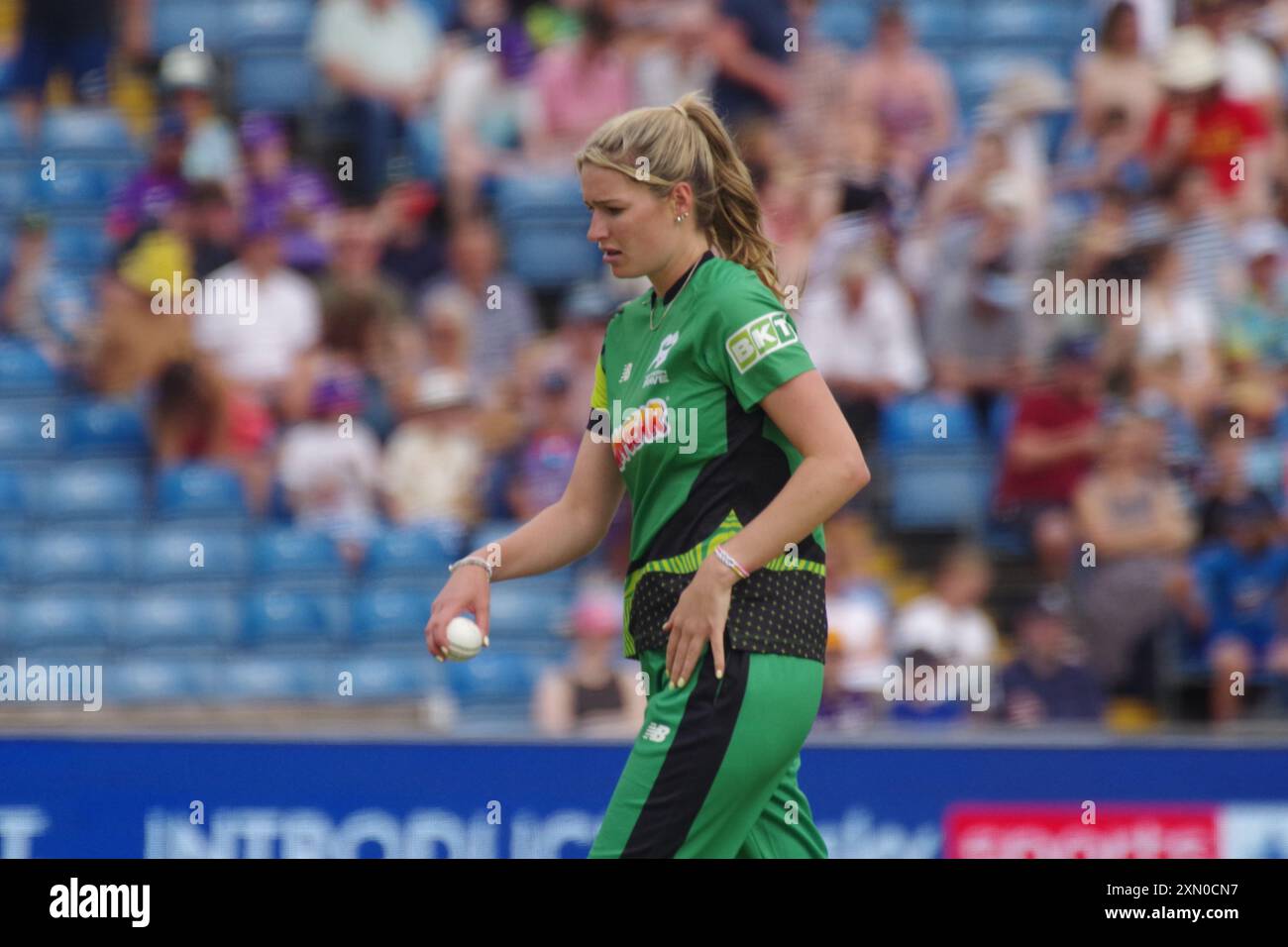 Cricket player lauren bell hi-res stock photography and images - Alamy