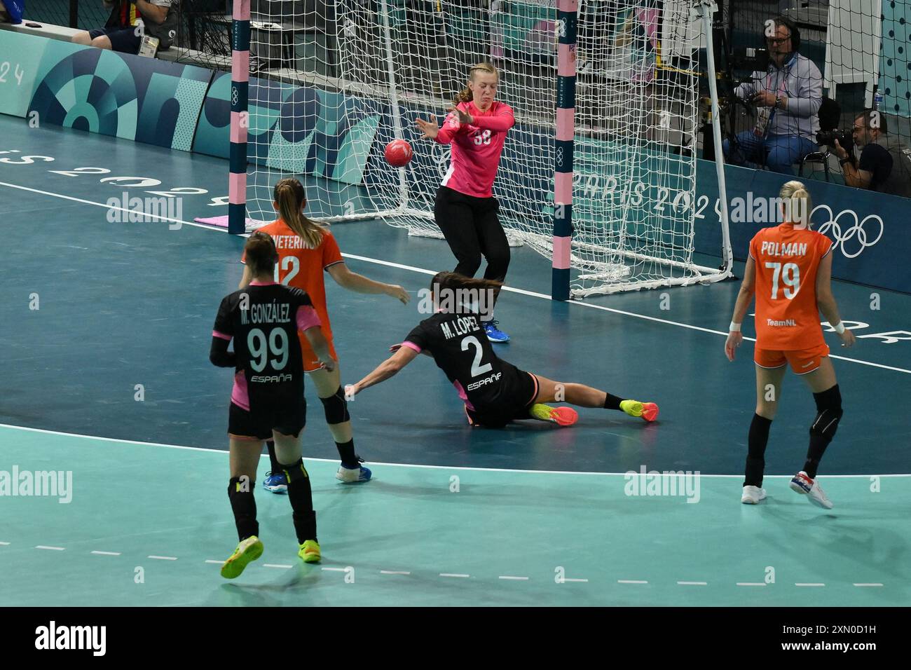 Paris, France. 30th July, 2024. Netherlands goalkeeper Yara Ten Holte ...