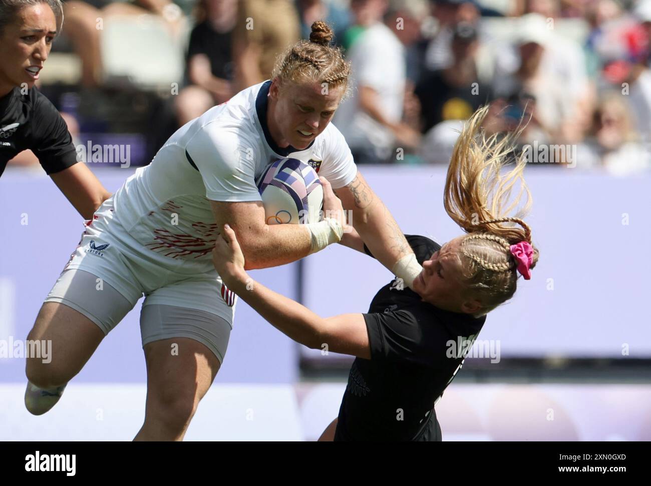 Paris, France. 30th July, 2024. US Kristi Kirshe fights off rivals ...