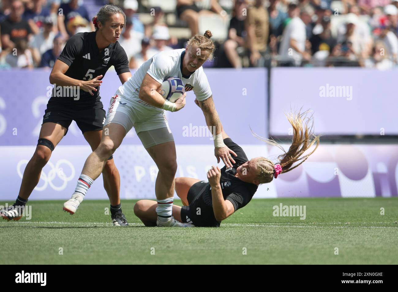 Paris, France. 30th July, 2024. US Kristi Kirshe fights off rivals ...