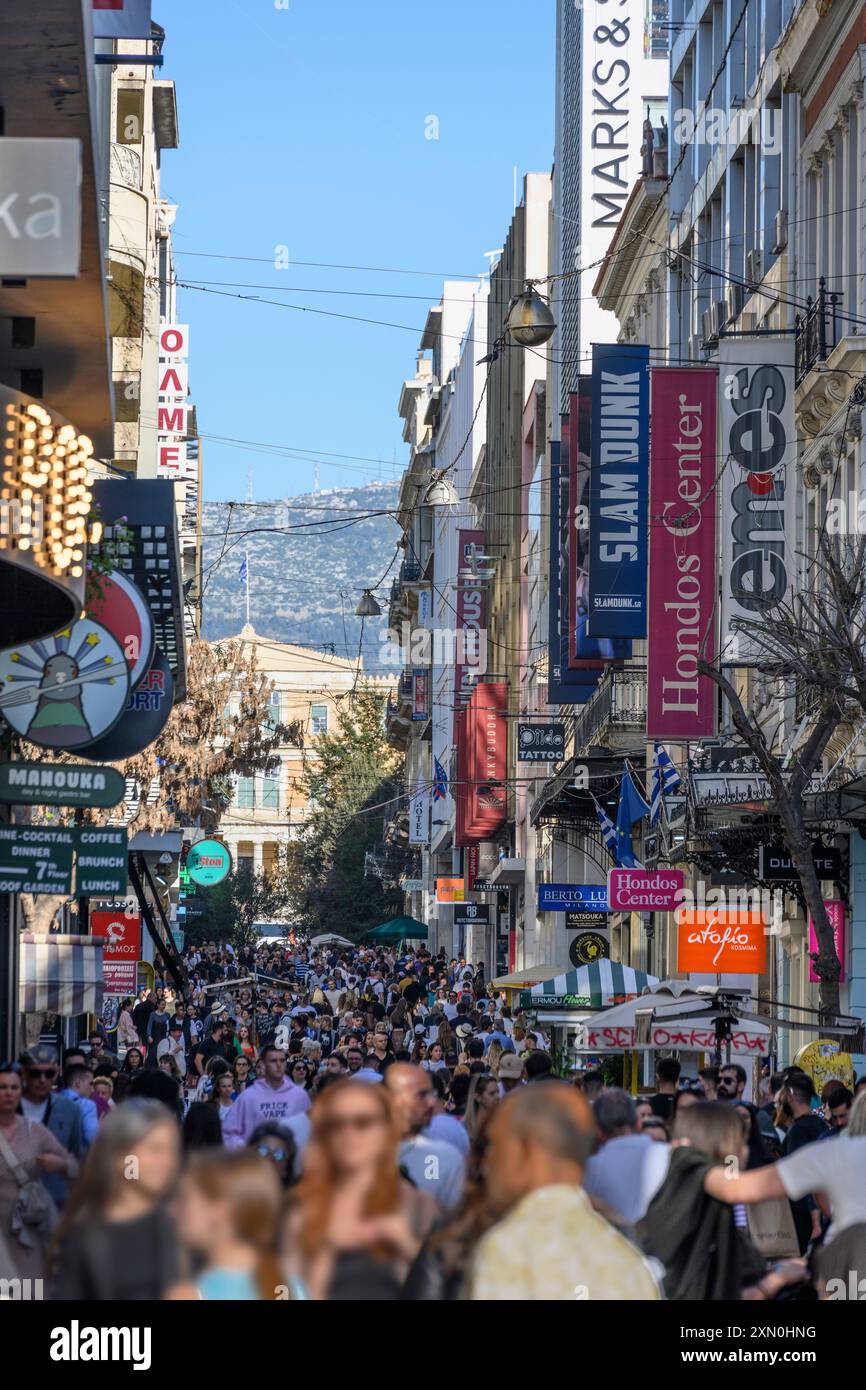 Crowds of people and shops on Ermou street in the center of Athens ...