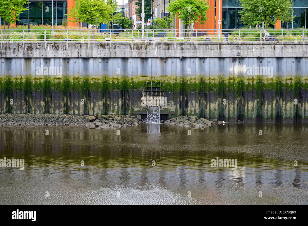 Overflow over flow pipe pipes hi-res stock photography and images - Alamy