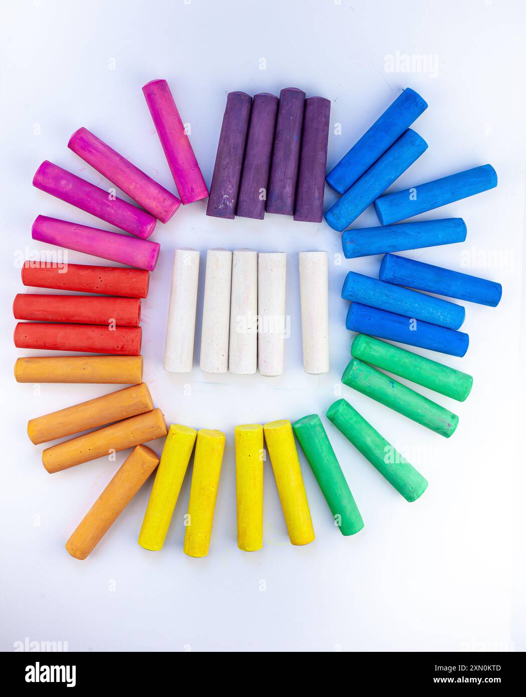 View different color chalks hi-res stock photography and images - Alamy
