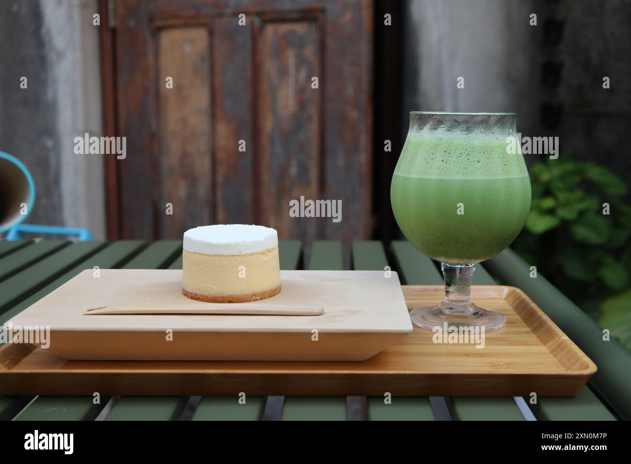 Matcha latte iced hi-res stock photography and images - Alamy