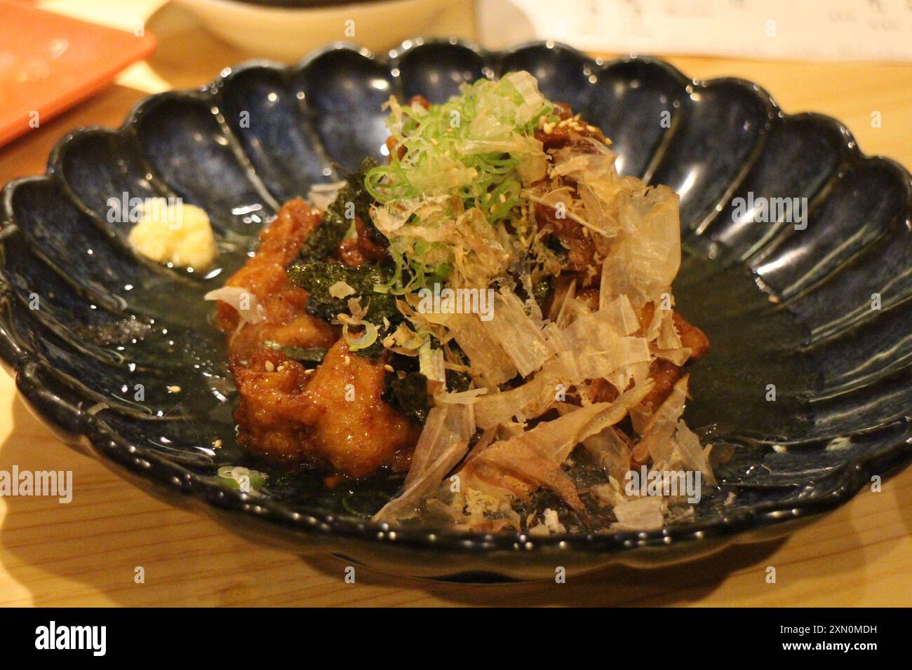 Japanese cuisine : Chicken karaage (Deep fried chicken) with dashi ...