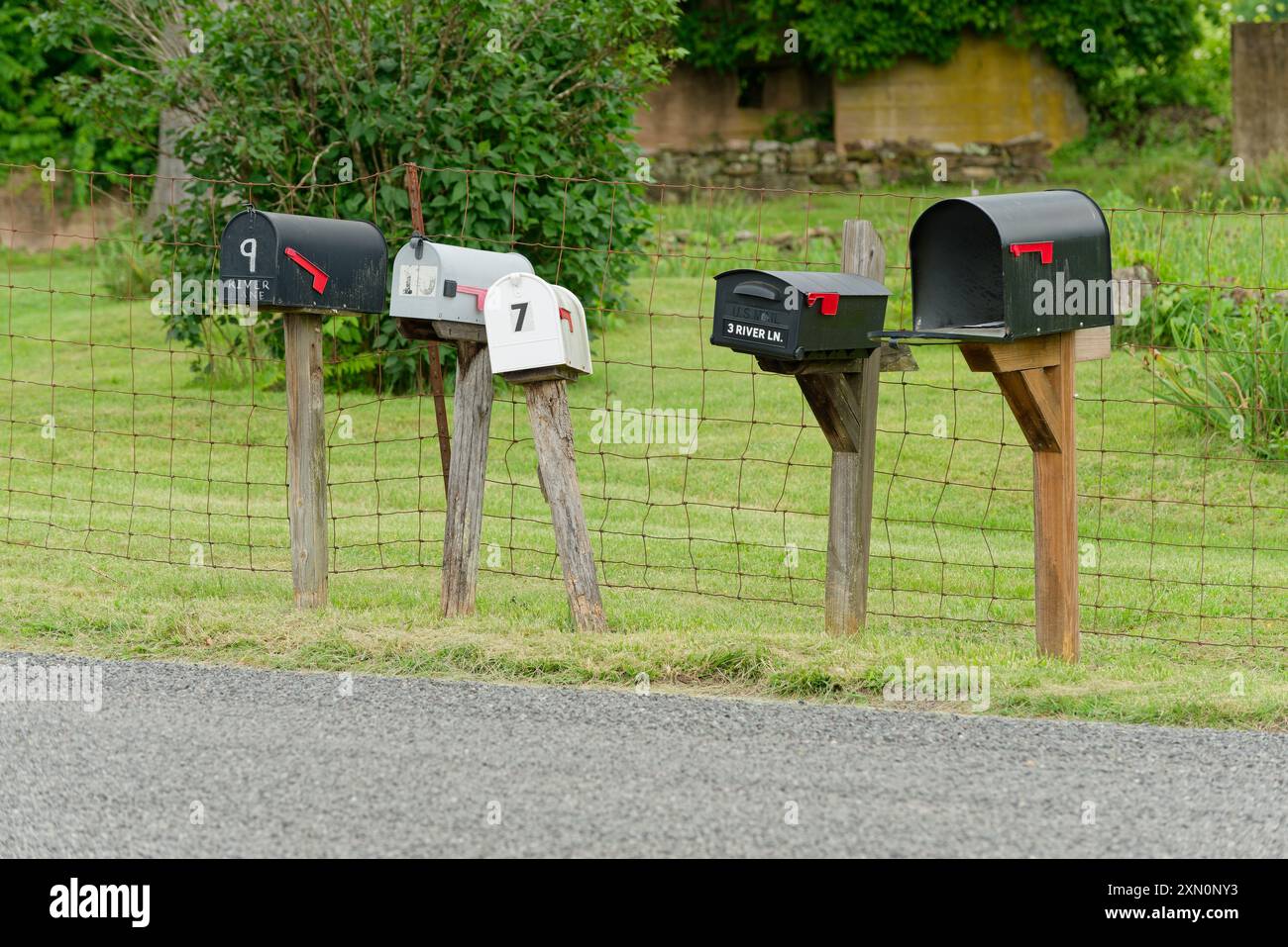 Mailbox american flag hi-res stock photography and images - Alamy