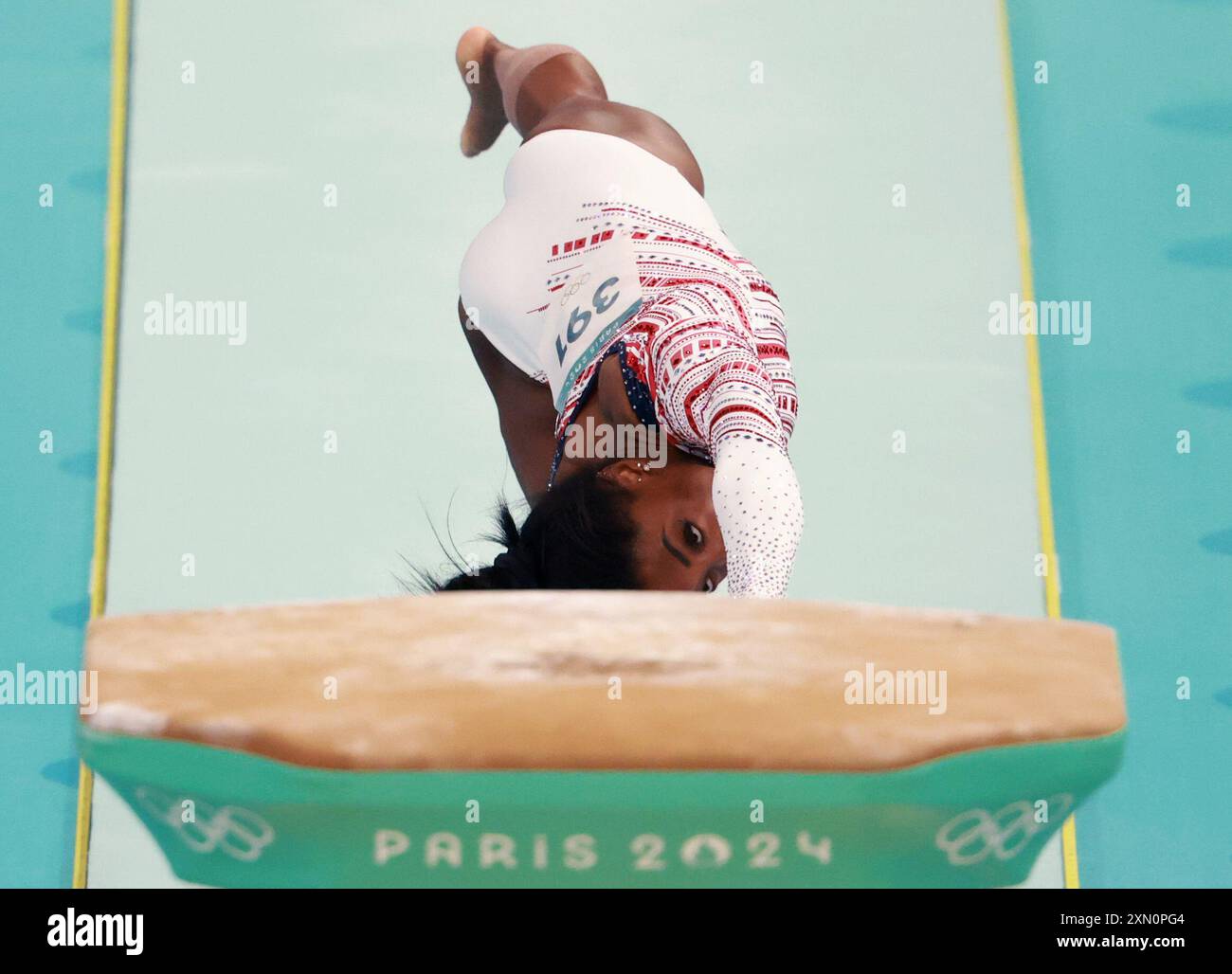 Simone biles 2024 paris vault hi-res stock photography and images - Alamy
