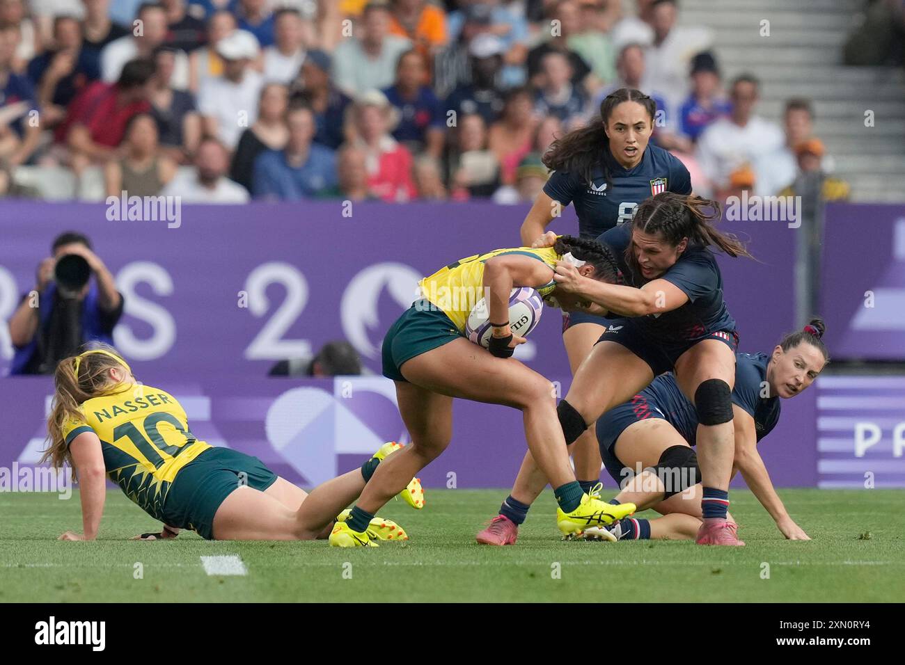 United States' Ilona Maher, right grapples with Australia's Faith ...