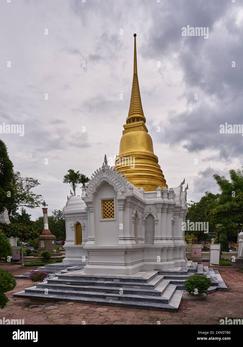 Royal Cemetery at Wat Ratchabophit buddhist temple in Bangkok Stock ...