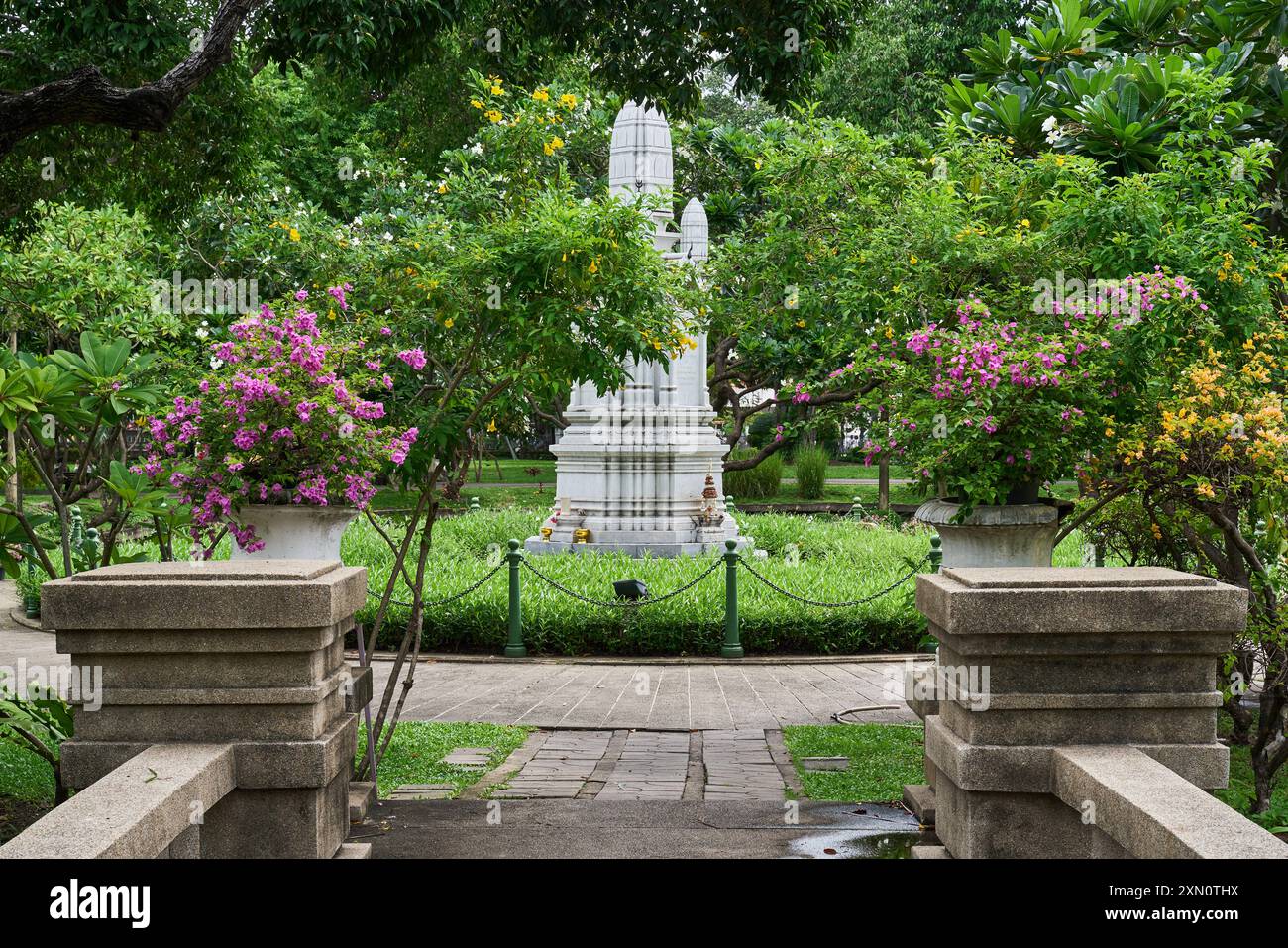 Saranrom park bangkok hi-res stock photography and images - Alamy