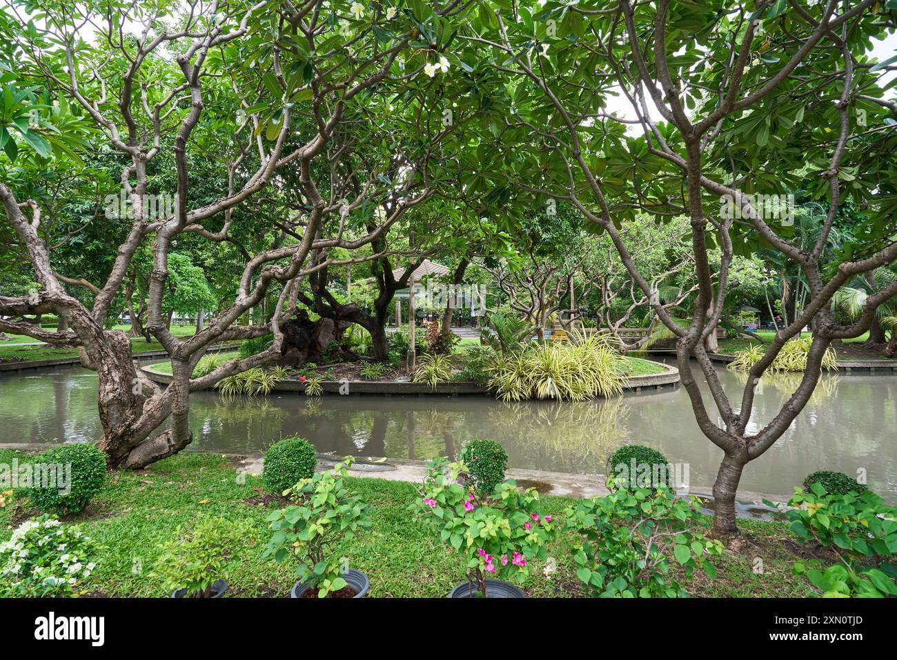 Saranrom park bangkok hi-res stock photography and images - Alamy