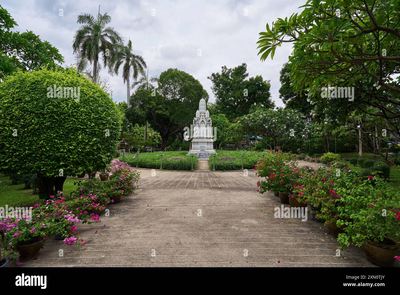 Saranrom park bangkok hi-res stock photography and images - Alamy