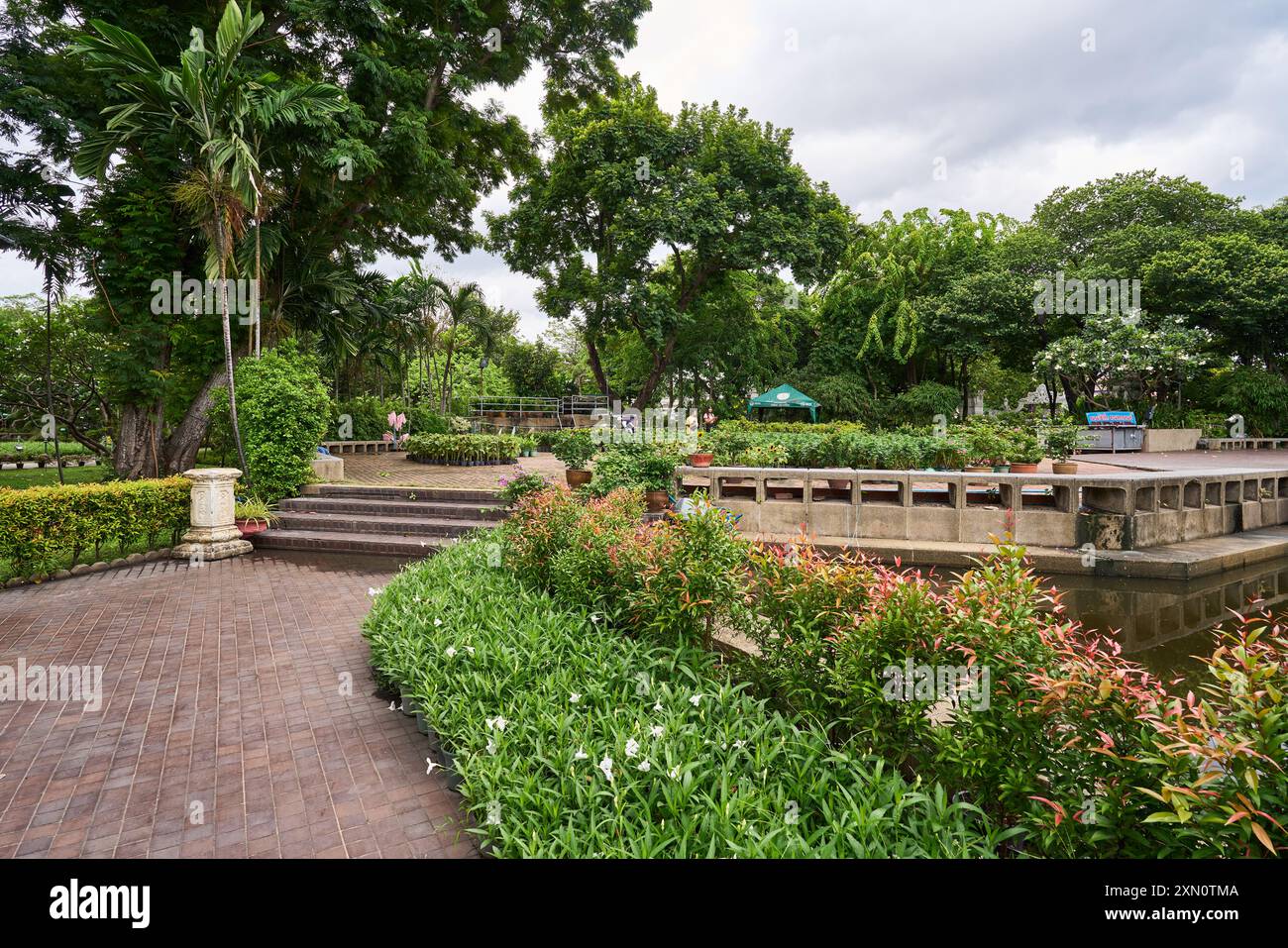 Saranrom park bangkok hi-res stock photography and images - Alamy
