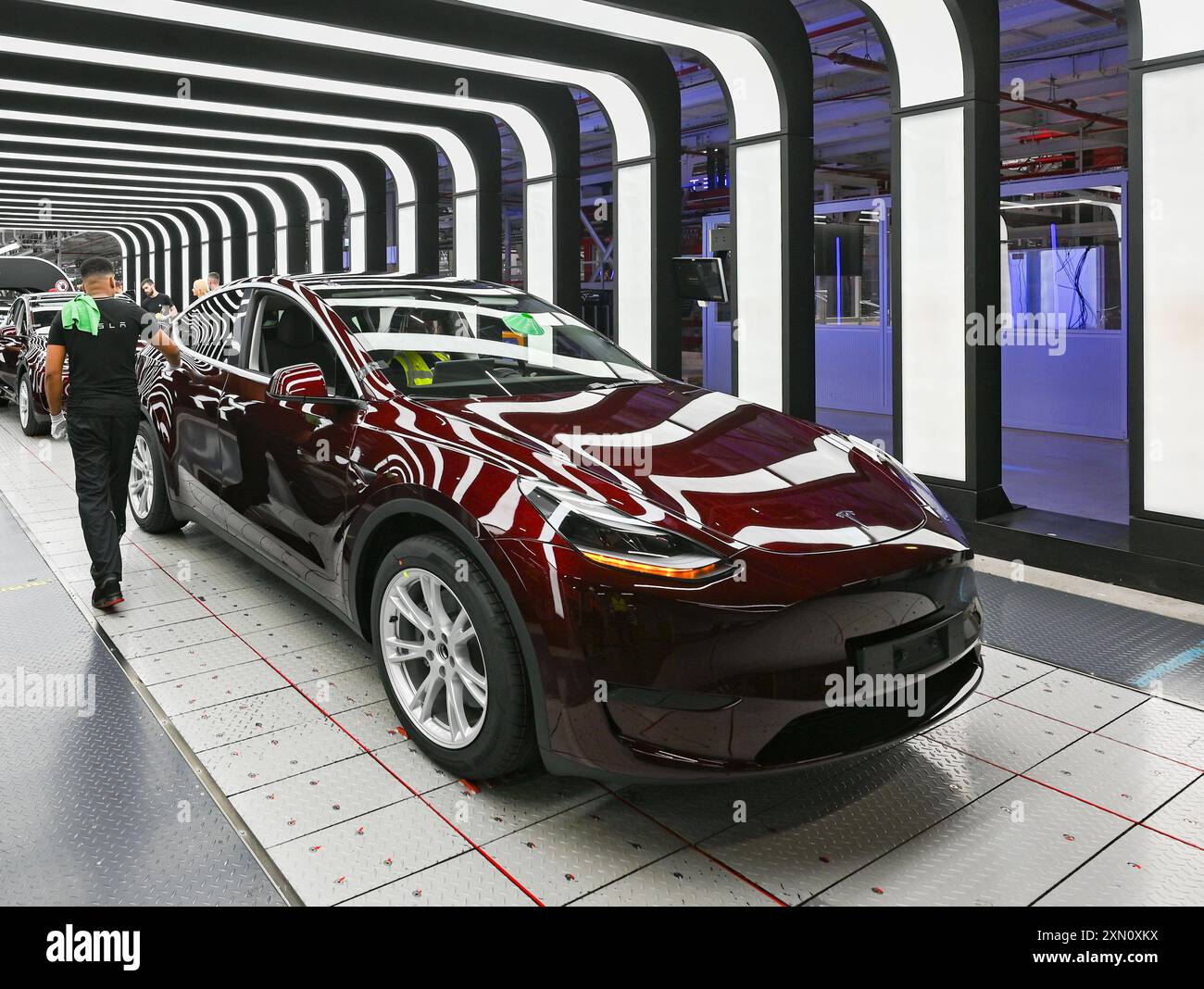 PRODUCTION - 29 July 2024, Brandenburg, Grünheide: The final inspection ...