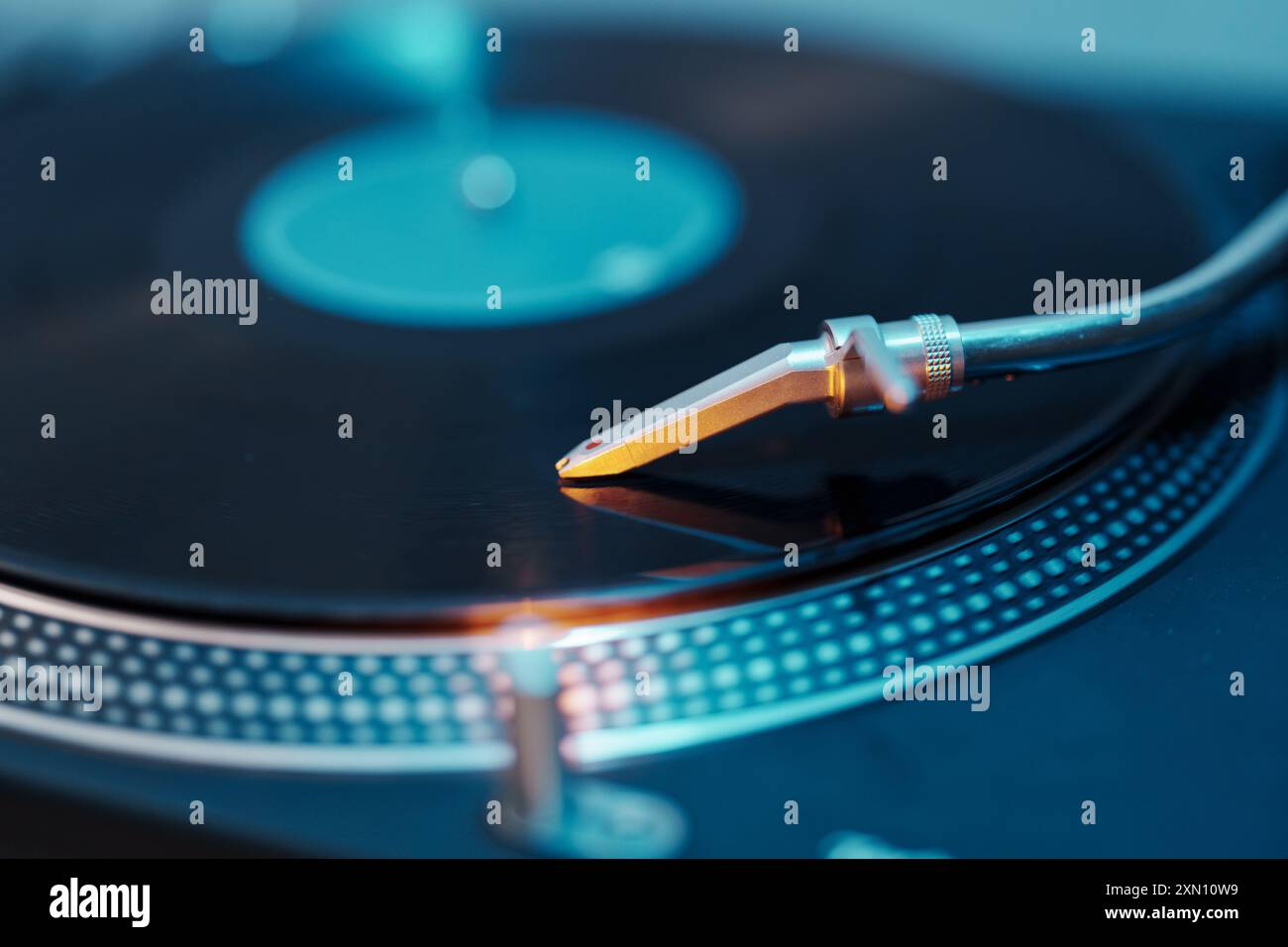 Close up turntable cartridge stylus hi-res stock photography and images ...