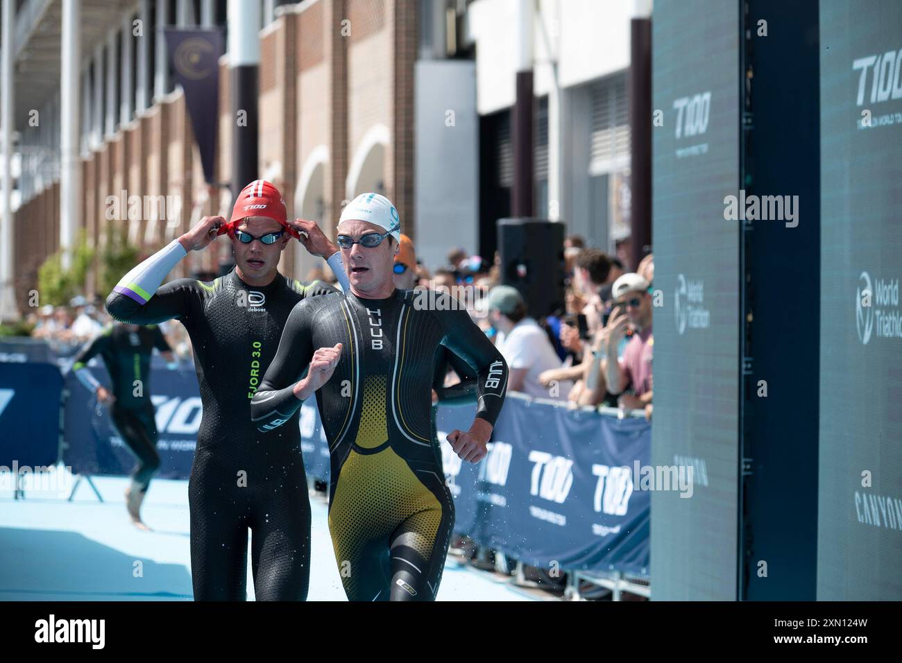 London t100 triathlon hi-res stock photography and images - Alamy