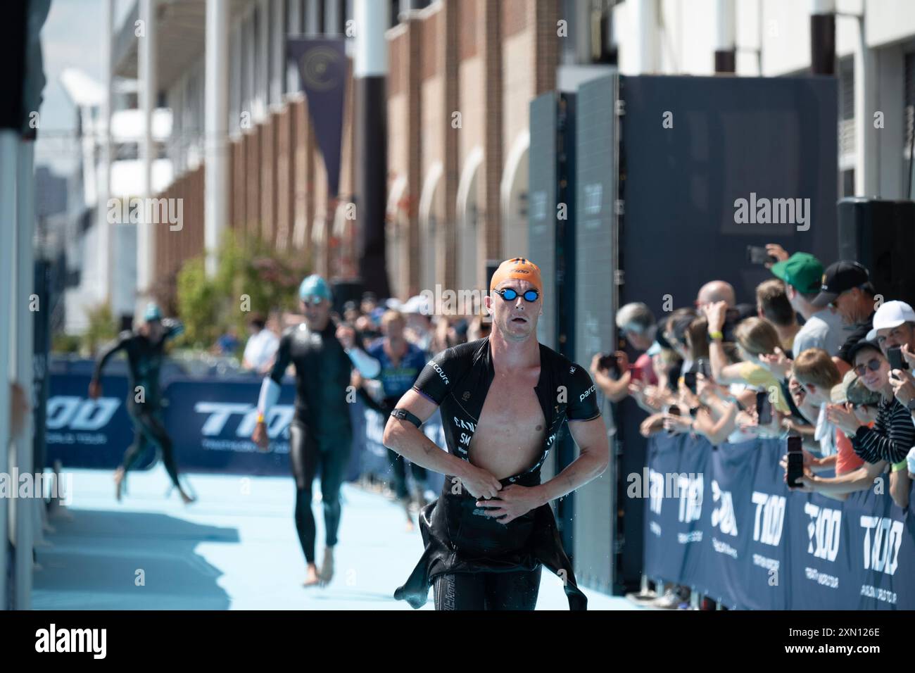 London t100 triathlon hi-res stock photography and images - Alamy