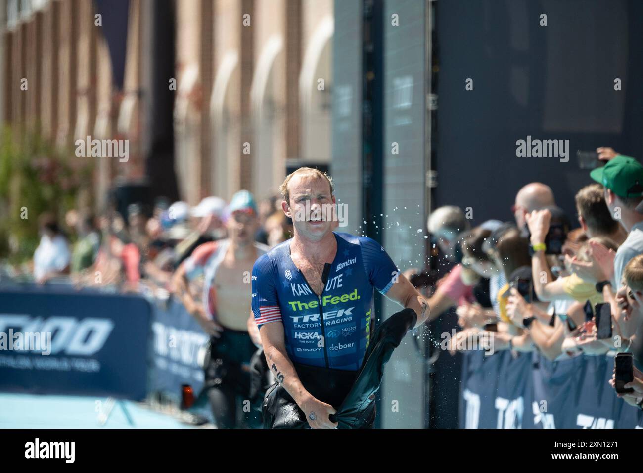 London t100 triathlon hi-res stock photography and images - Alamy