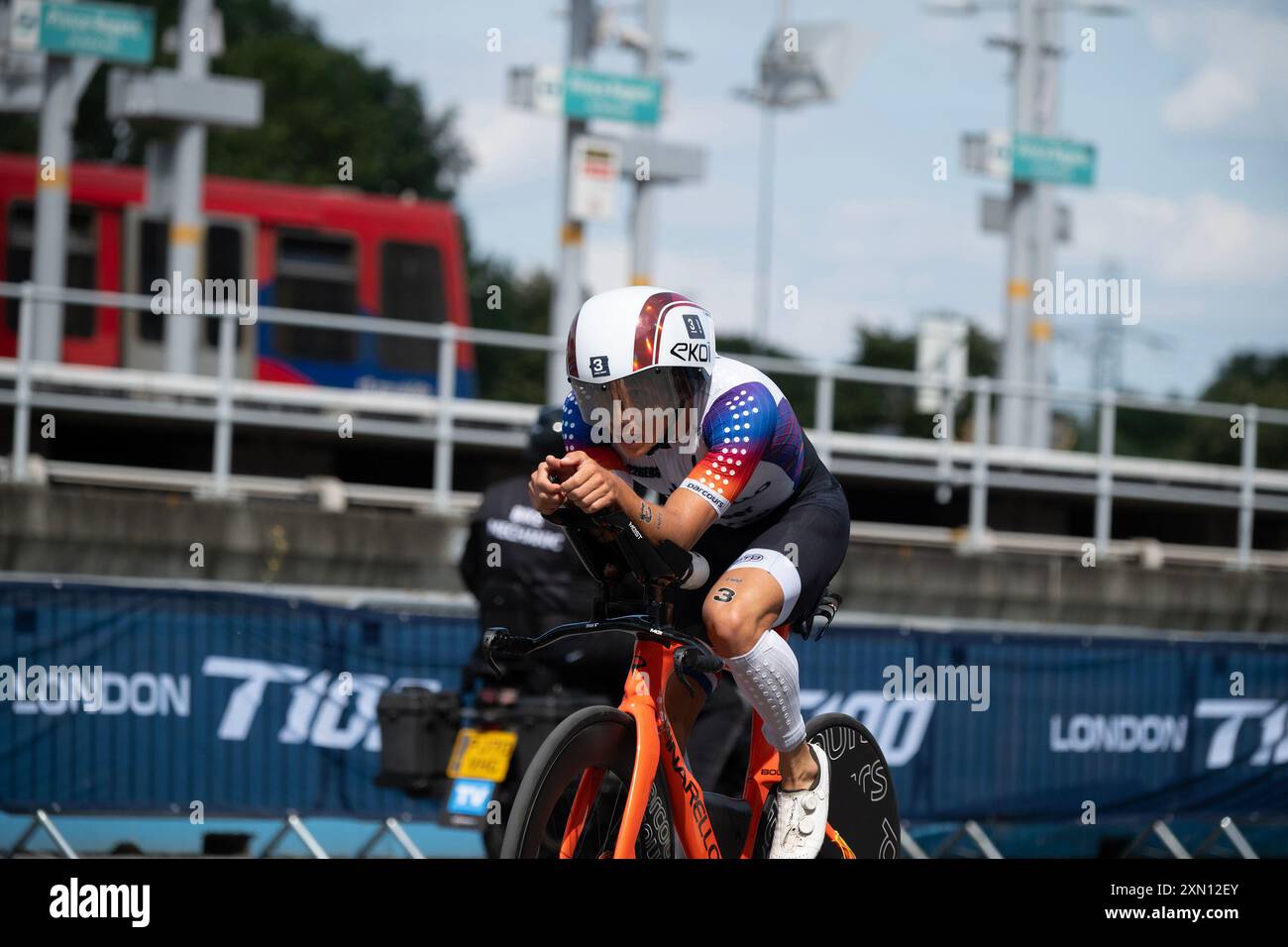 London t100 triathlon hi-res stock photography and images - Alamy