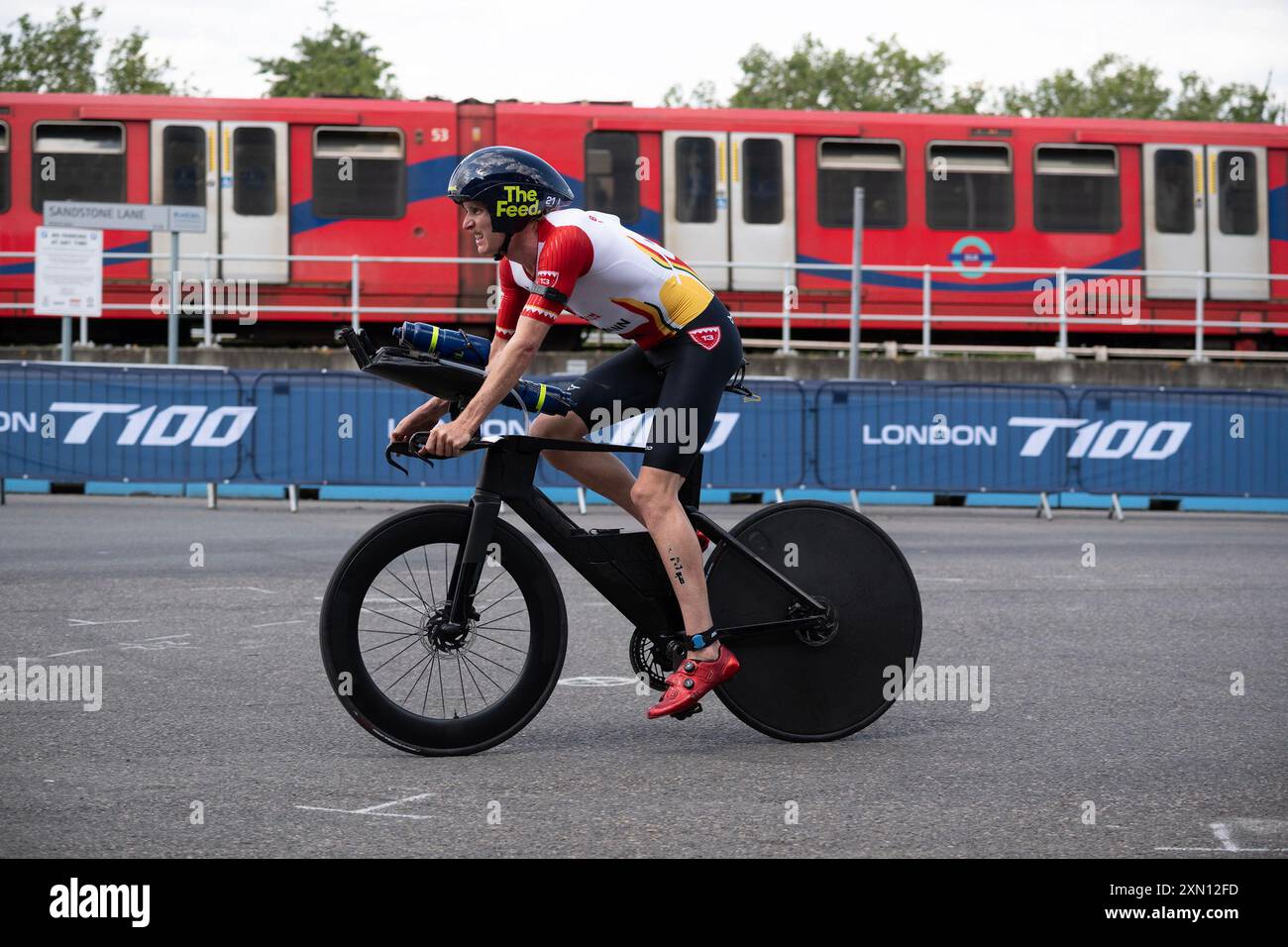 London t100 triathlon hi-res stock photography and images - Alamy