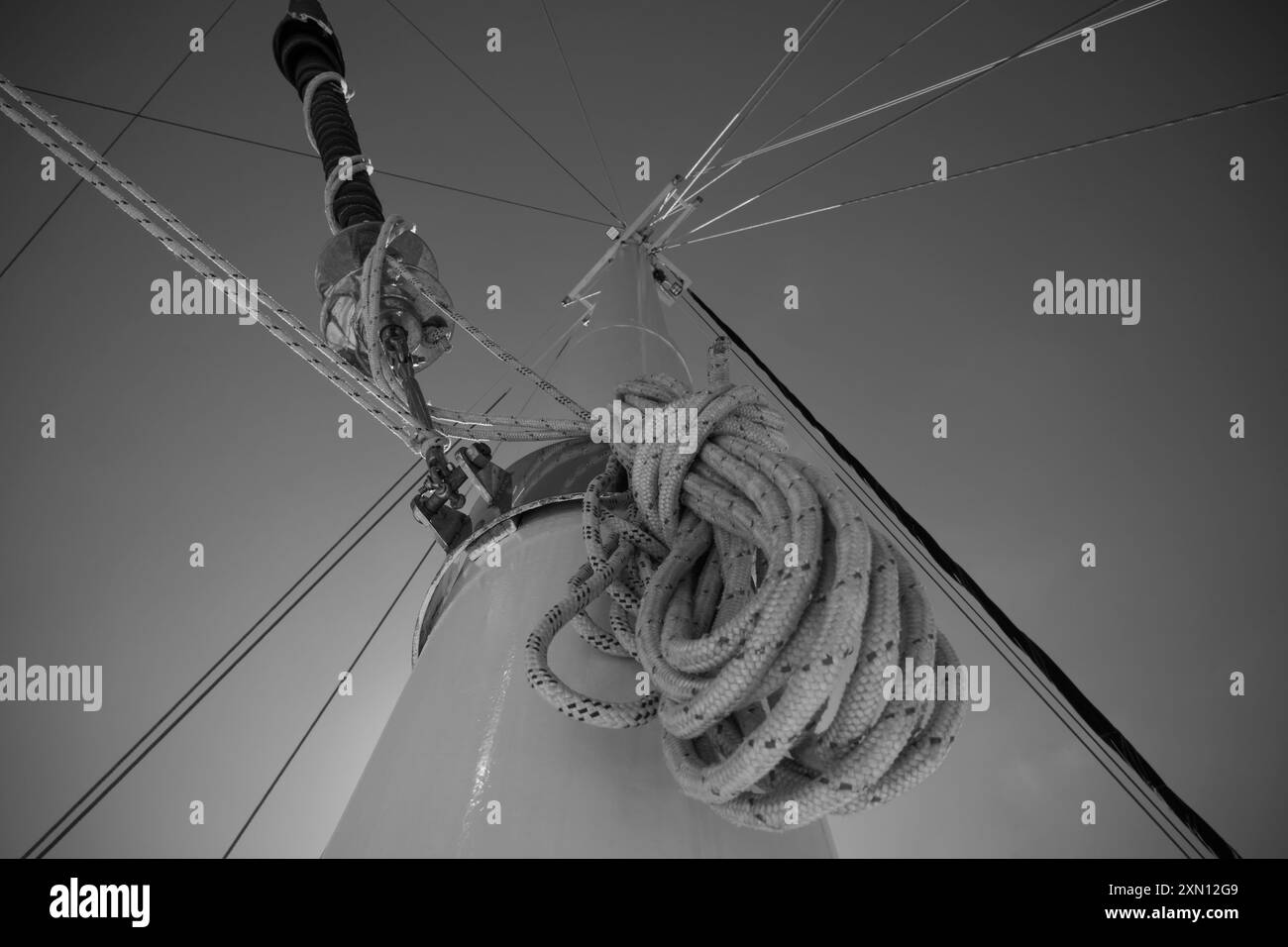 looking up the main pole of a sailing ship Stock Photo - Alamy