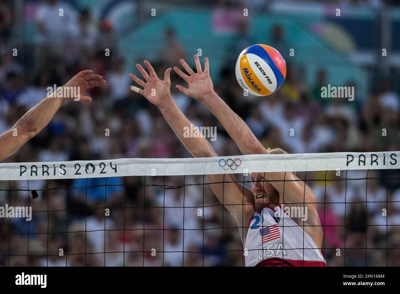 US' Chase Budinger defends during the men's pool F beach volleyball ...