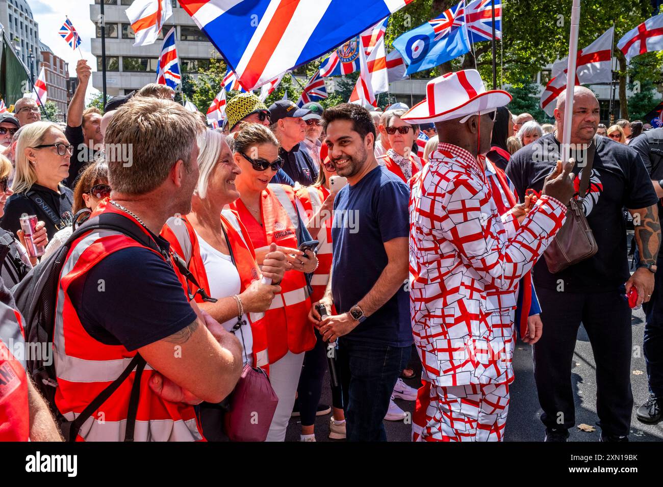 English youtuber hi-res stock photography and images - Alamy