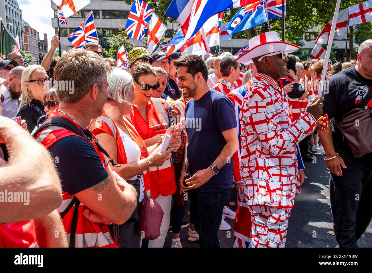 The Well Known Youtuber Mahyar Tousi Posing For Photos With People ...