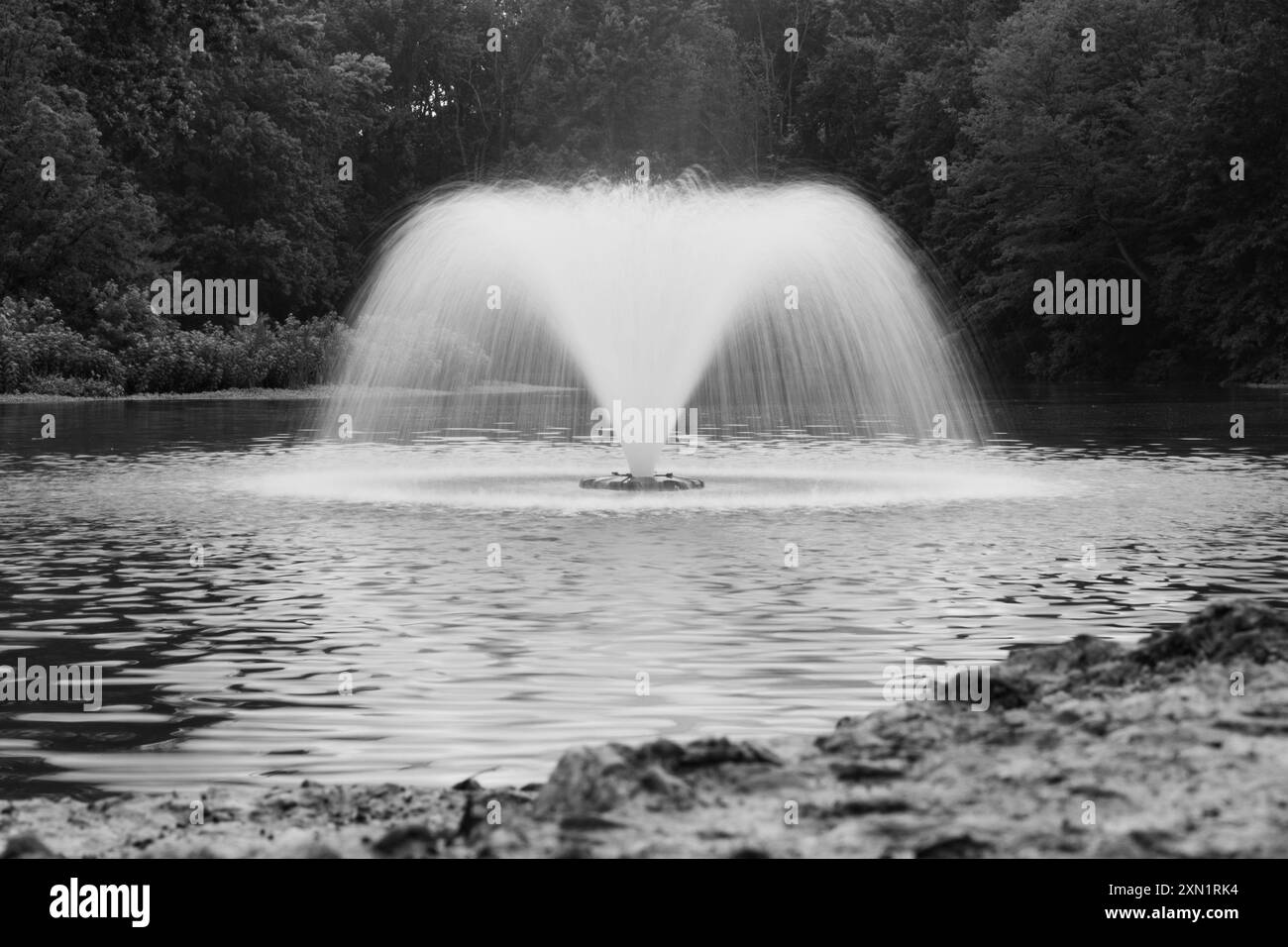 Fountain in slow motion pond hi-res stock photography and images - Alamy