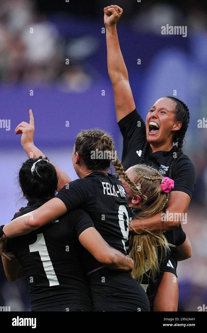 Paris, France. 30th July, 2024. Tyla King (R, top) of team New Zealand ...