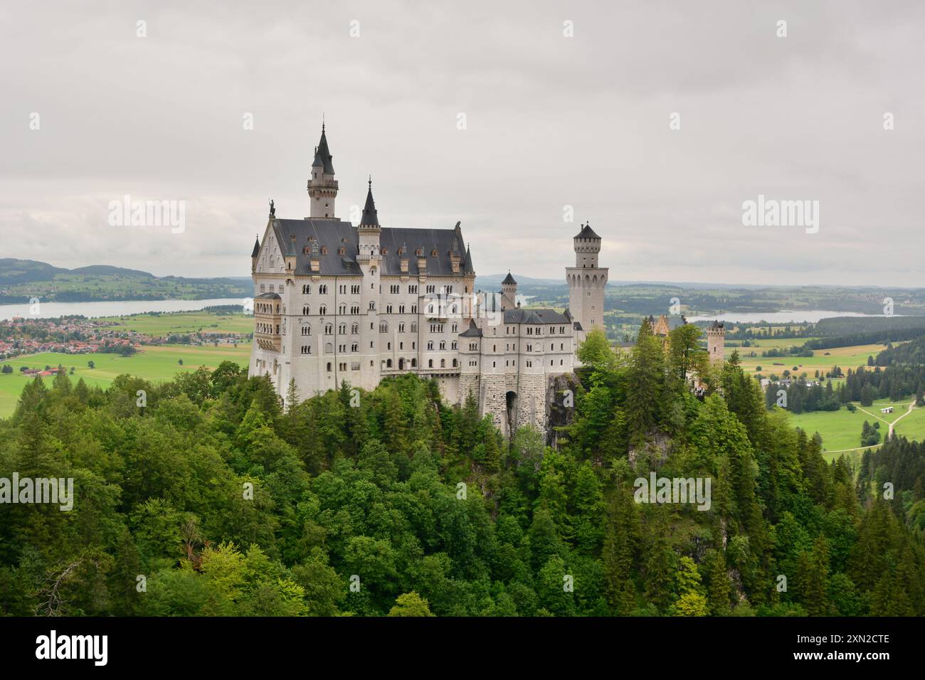 Neuschwanstein castle from marienbrucke bridge hi-res stock photography ...