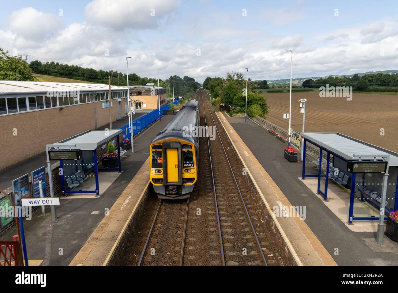 Train leaving Corbridge station in Northumberland Stock Photo - Alamy