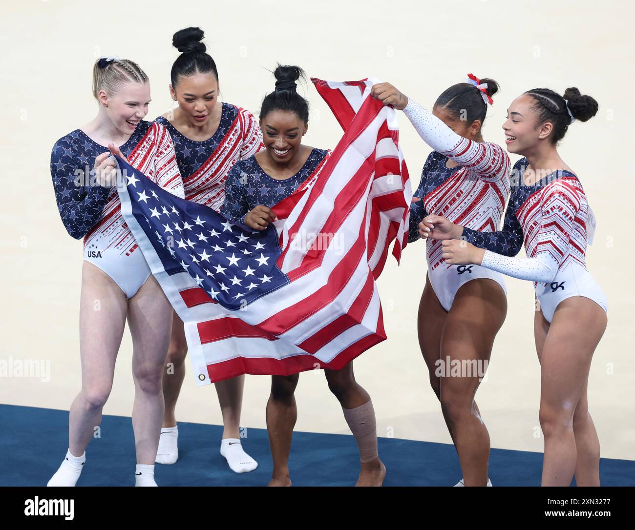 Members of the United States hold a national flag after BILES Simone's ...