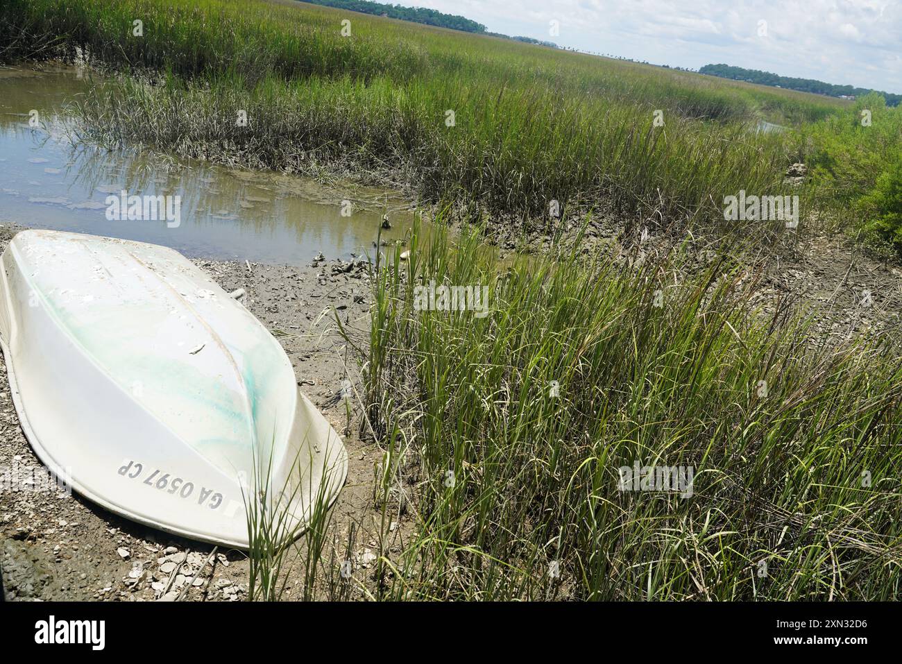 Overturned boat hi-res stock photography and images - Alamy