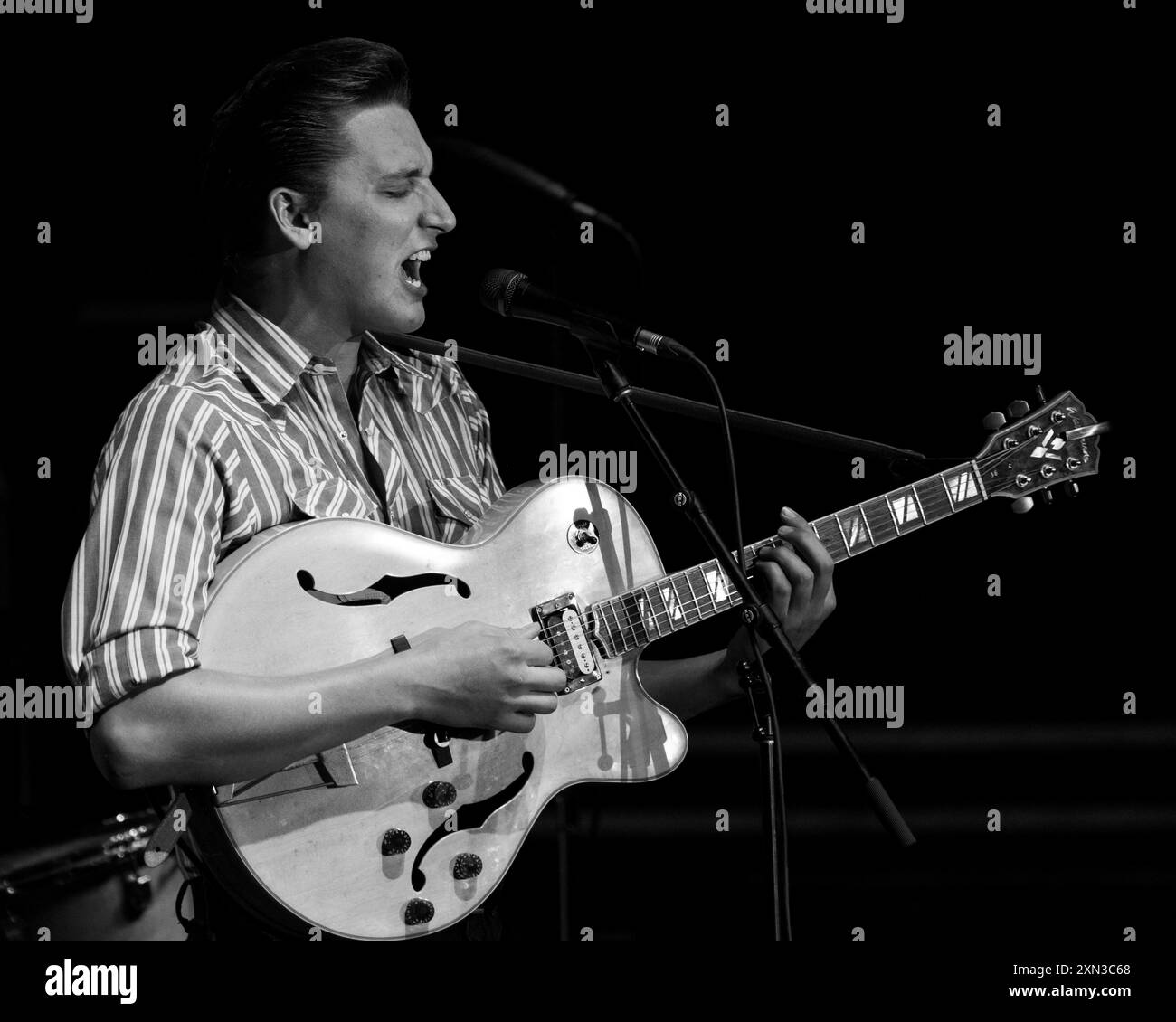 Red clay strays hi-res stock photography and images - Alamy