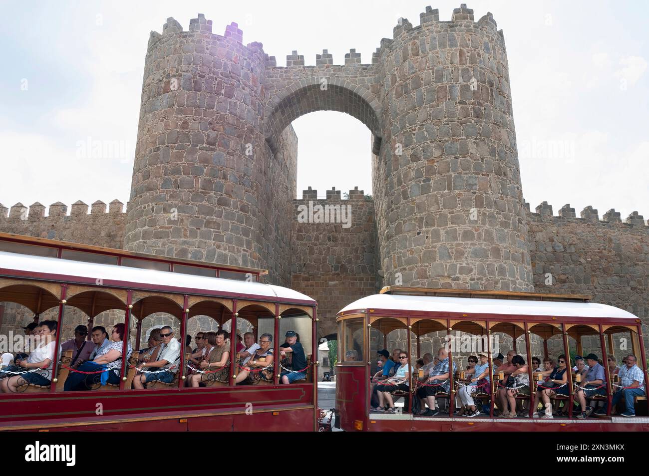 Live guided bus tour hi-res stock photography and images - Alamy