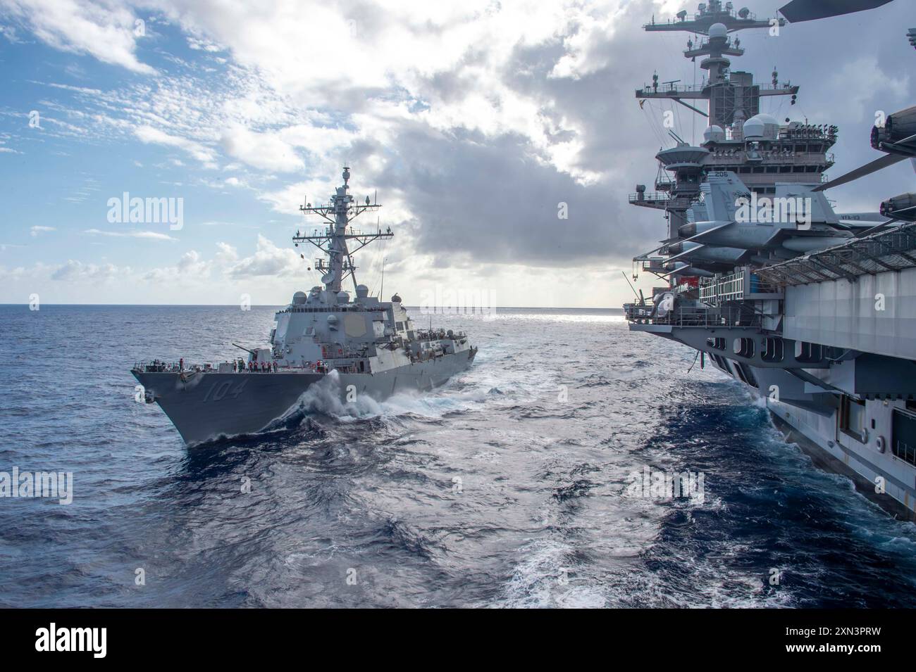 Ticonderoga-class guided-missile cruiser USS Princeton (CG 59) pulls ...