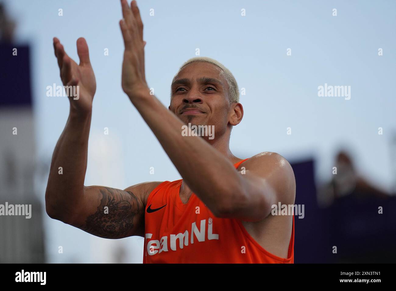 Paris, France. 30th July, 2024. Worthy de Jong of the Netherlands greets spectators after the ...